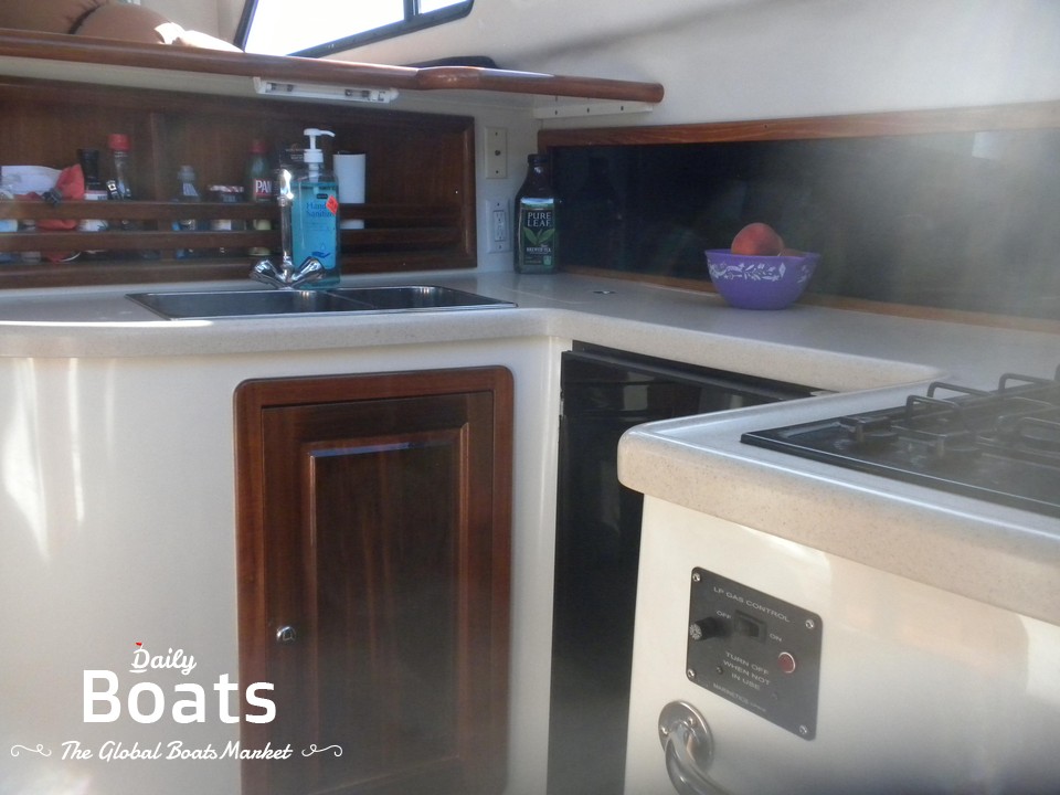 1999 Lindell 38 Sport Fisher for sale. View price, photos and Buy 1999 ...