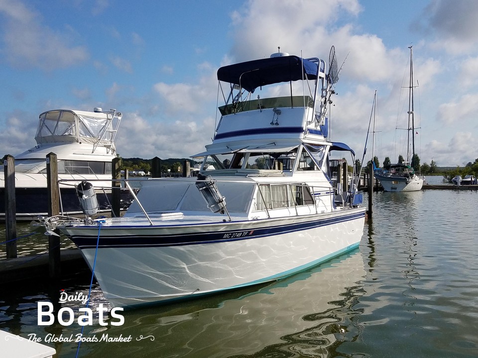 Marinette 28 express flybridge for sale - Daily Boats