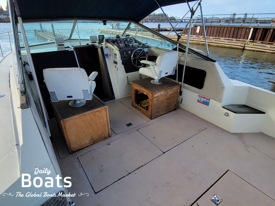 1984 Chris-Craft 332 Commander for sale. View price, photos and Buy ...