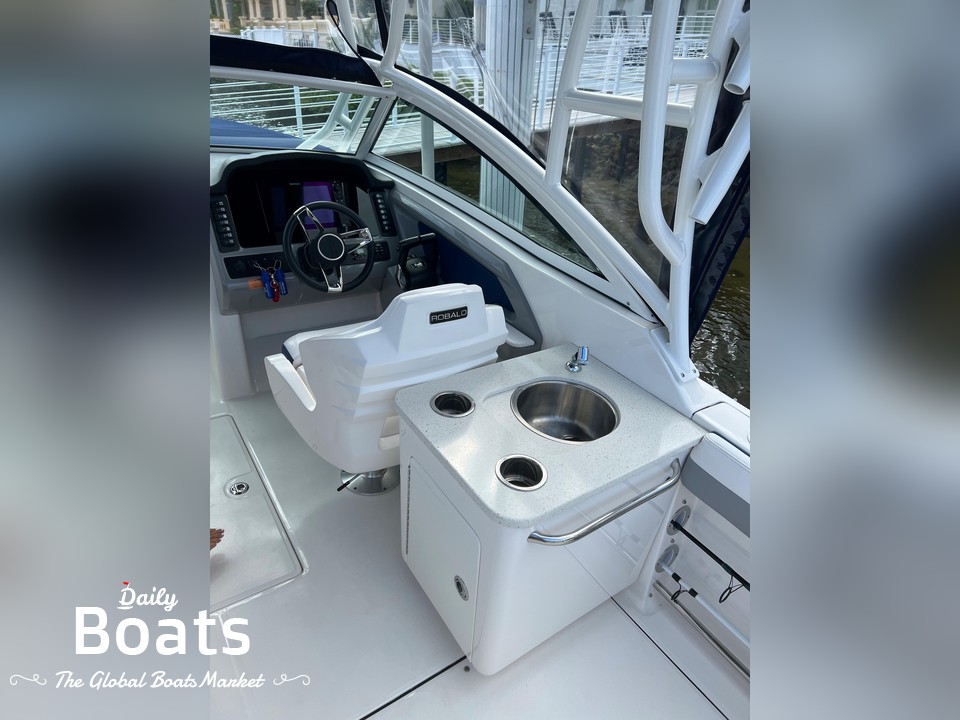2021 Robalo R247 Dual Console for sale. View price, photos and Buy 2021 ...