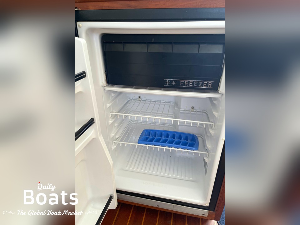 1988 Willard Marine 30 Mark Iv Trawler for sale. View price, photos and ...