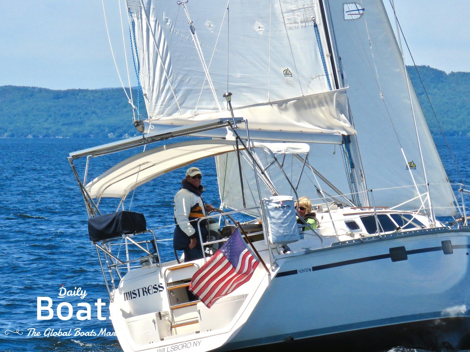 1992 Hunter 33.5 for sale. View price, photos and Buy 1992 Hunter 33.5 ...