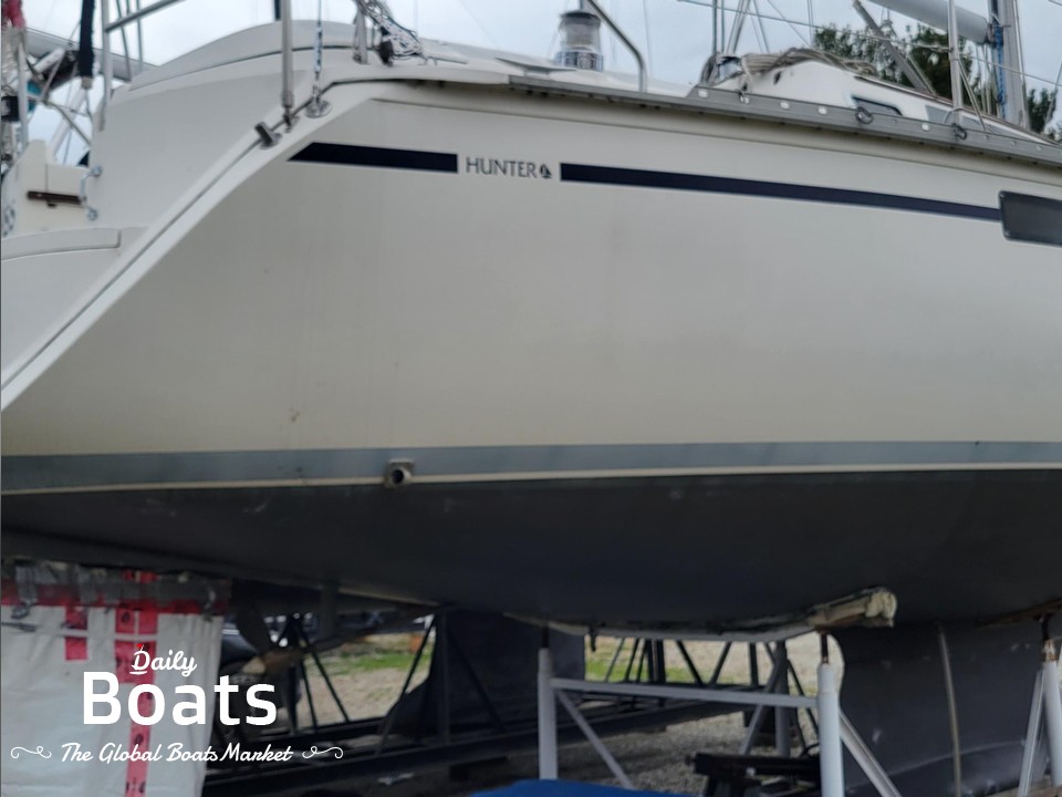 1992 Hunter 33.5 for sale. View price, photos and Buy 1992 Hunter 33.5 ...