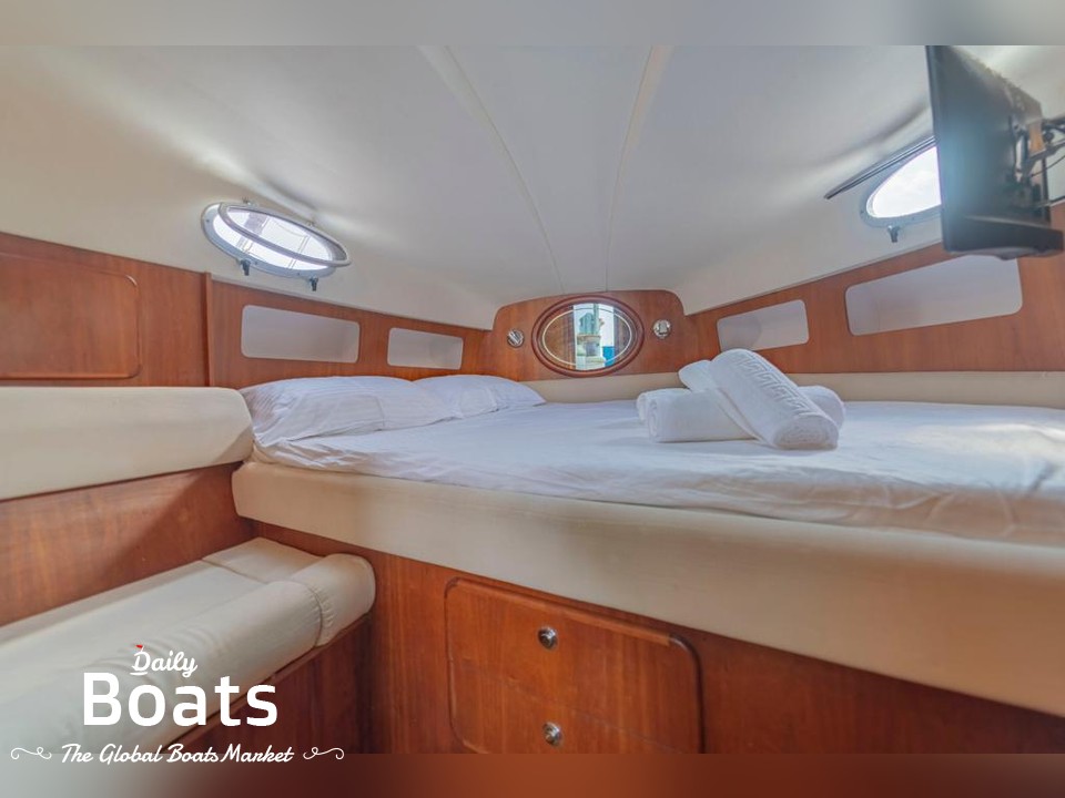 2009 Gulf Craft Ambassador 32 for sale. View price, photos and Buy 2009 ...