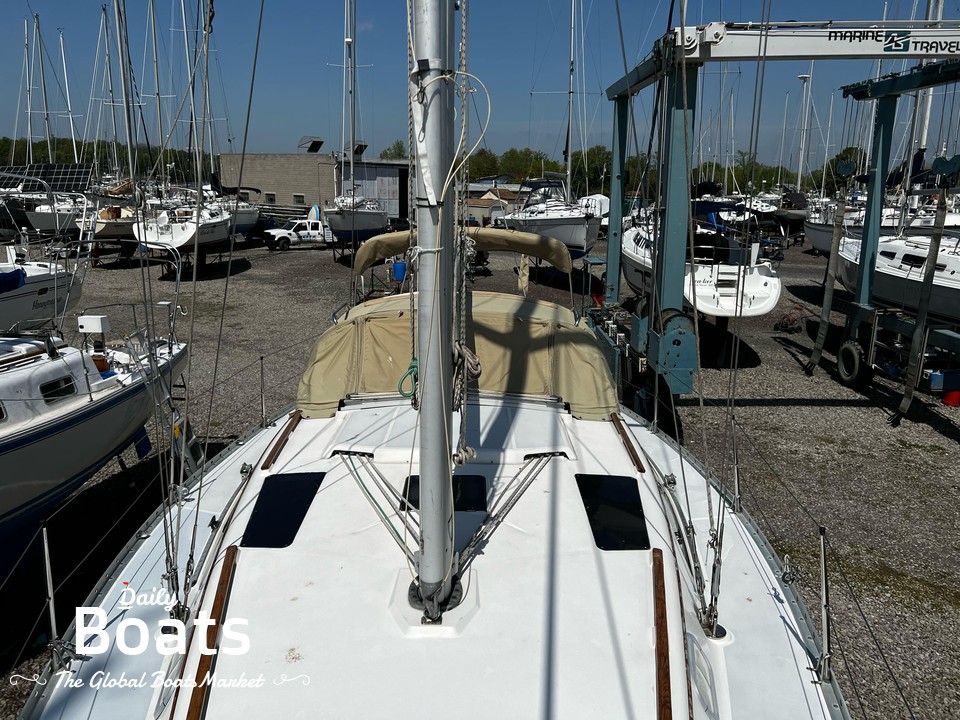 1989 Hunter 35.5 for sale. View price, photos and Buy 1989 Hunter 35.5 ...