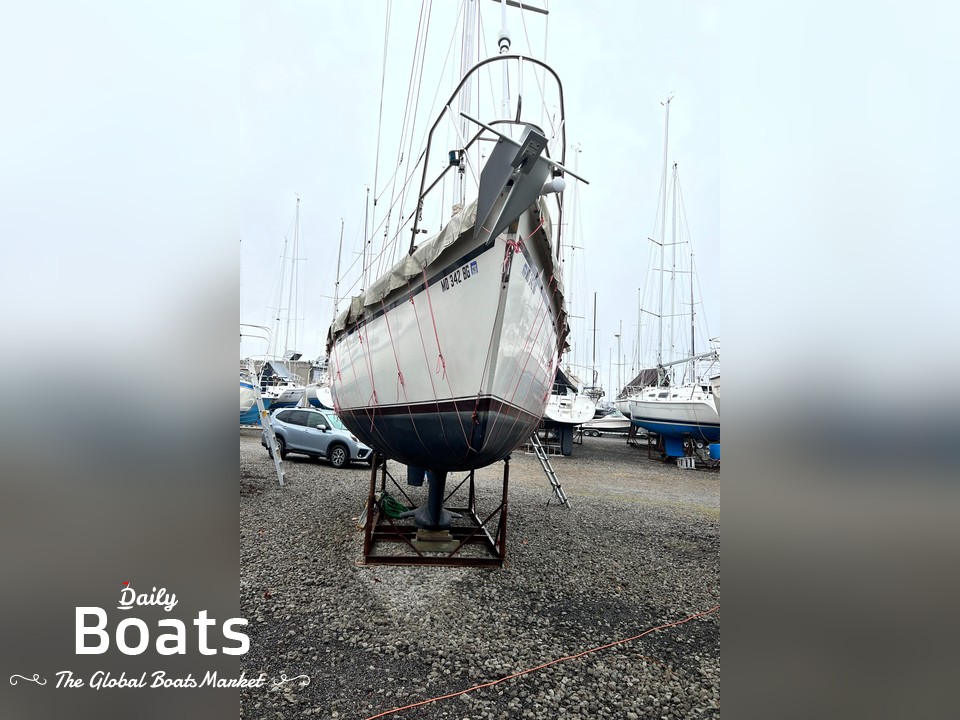 1989 Hunter 35.5 for sale. View price, photos and Buy 1989 Hunter 35.5 ...