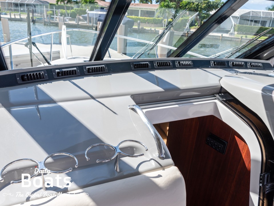 2011 Everglades 320 Ex With Tower for sale. View price, photos and Buy ...