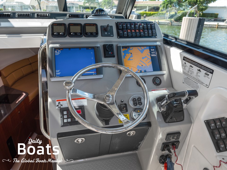 2011 Everglades 320 Ex With Tower for sale. View price, photos and Buy ...