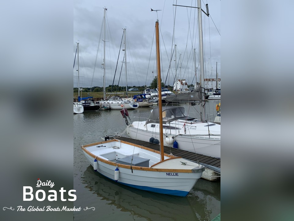 1985 Lake & Bay Traditional Open Day Boat for sale. View price, photos ...