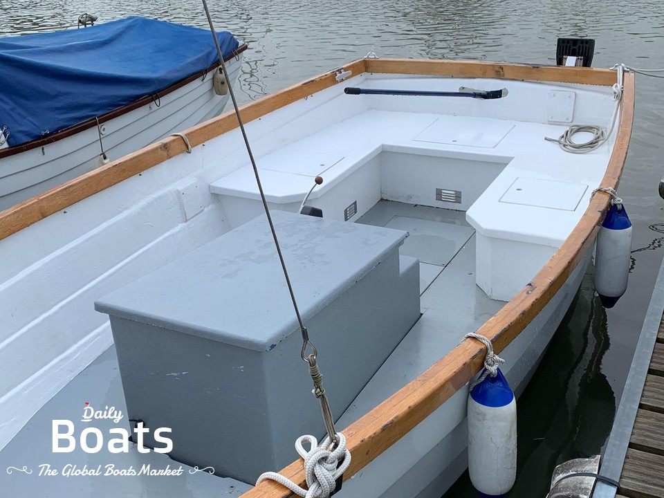 1985 Lake & Bay Traditional Open Day Boat for sale. View price, photos ...