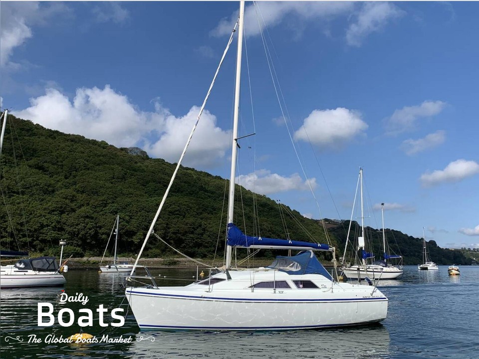 2000 Hunter Channel 27 for sale. View price, photos and Buy 2000 Hunter ...