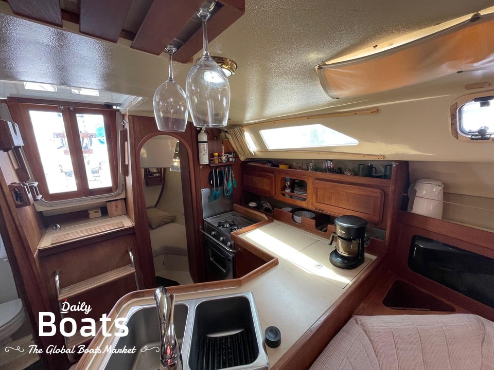 1989 Hunter Legend 35.5 for sale. View price, photos and Buy 1989 ...