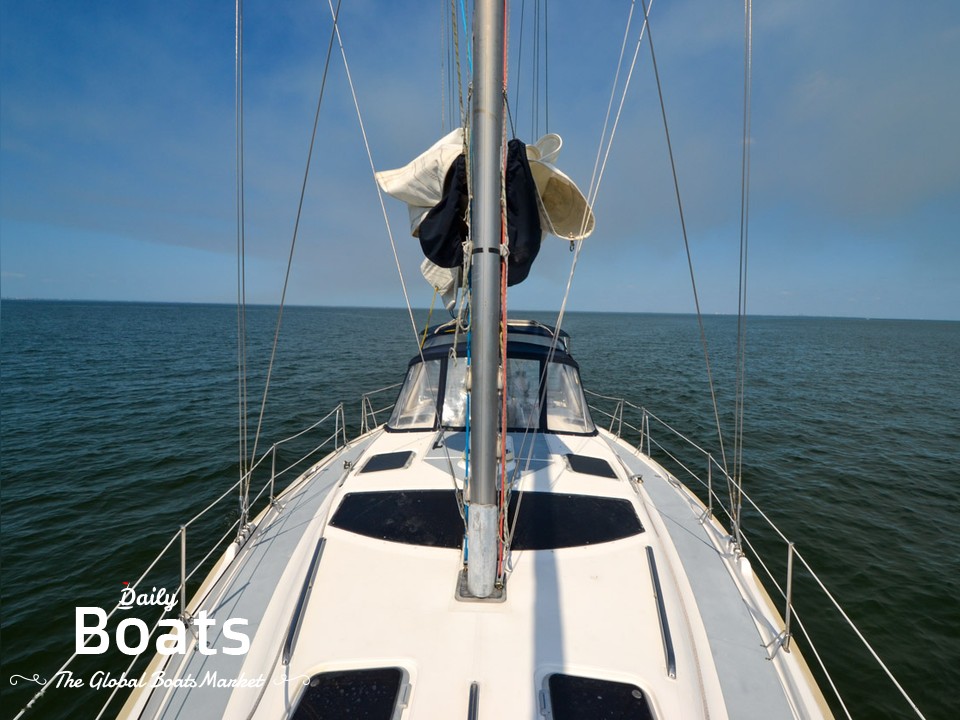 1996 Hunter 430 for sale. View price, photos and Buy 1996 Hunter 430 ...