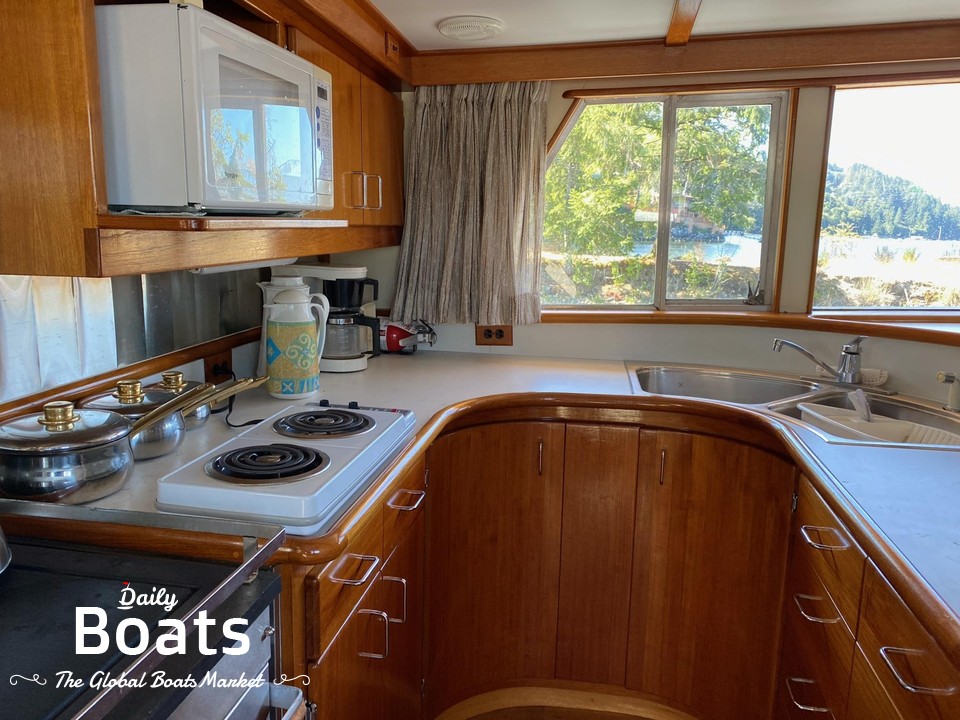 1994 Custom Command Bridge Yacht for sale. View price, photos and Buy ...