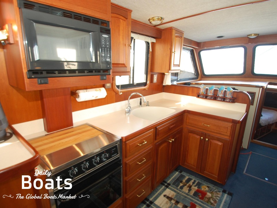 2007 Kenner Suwanee Flybridge Cruiser for sale. View price, photos and ...