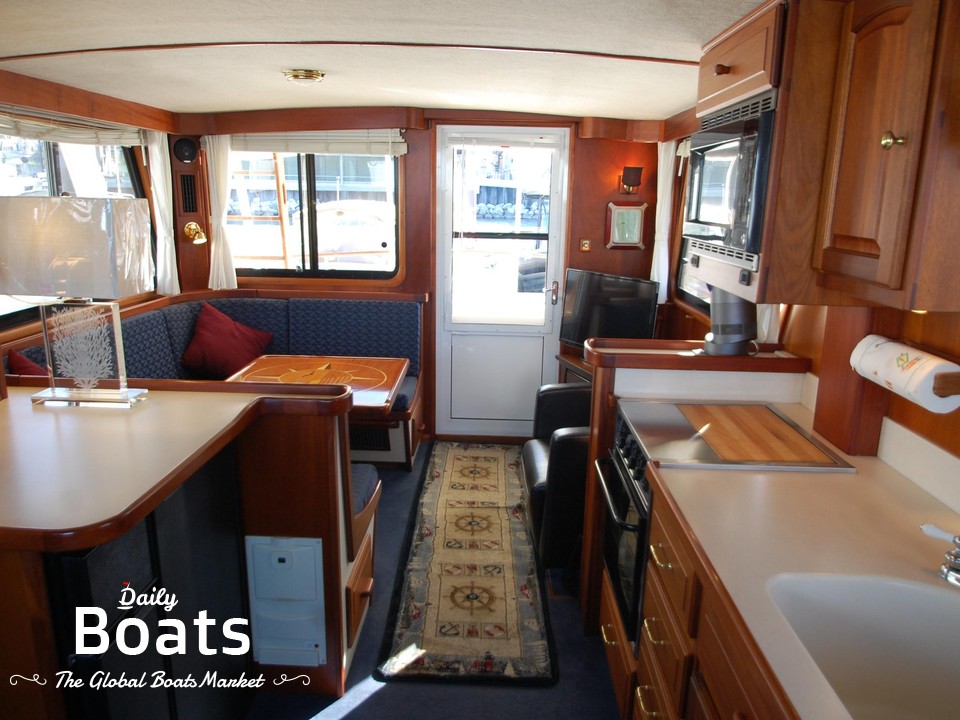 2007 Kenner Suwanee Flybridge Cruiser for sale. View price, photos and ...