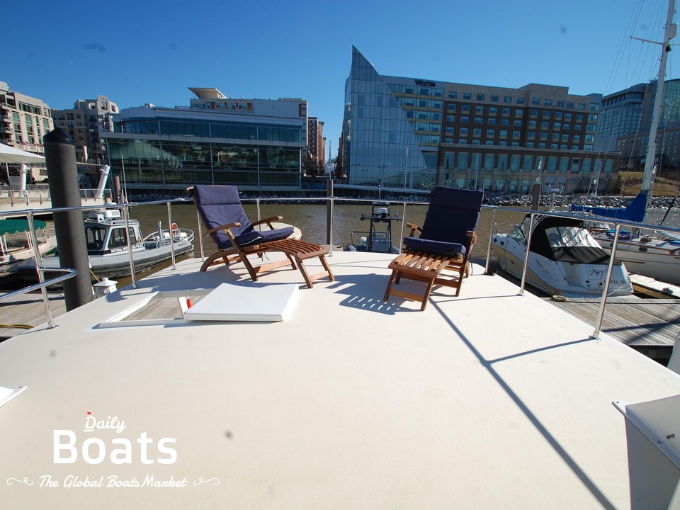 2007 Kenner Suwanee Flybridge Cruiser for sale. View price, photos and ...