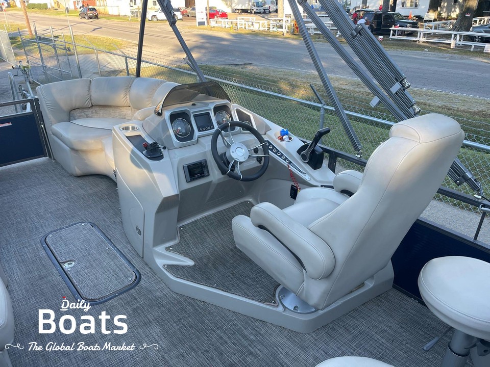 2017 Manitou 25 Ses Entertainer Shp for sale. View price, photos and ...