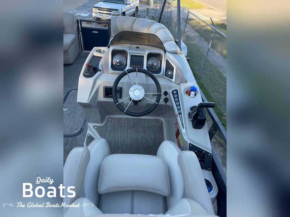 2017 Manitou 25 Ses Entertainer Shp for sale. View price, photos and ...