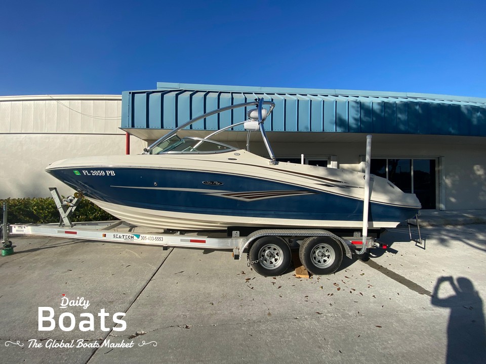 2010 Sea Ray 230 Select for sale. View price, photos and Buy 2010 Sea ...