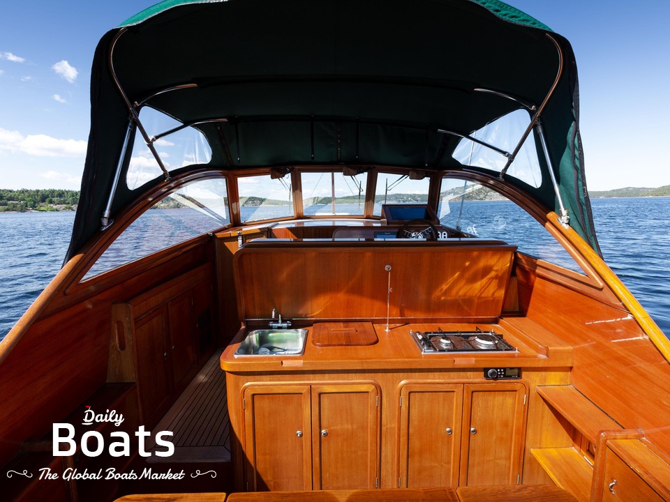 2004 Custom Wolstenholme 38 for sale. View price, photos and Buy 2004 ...