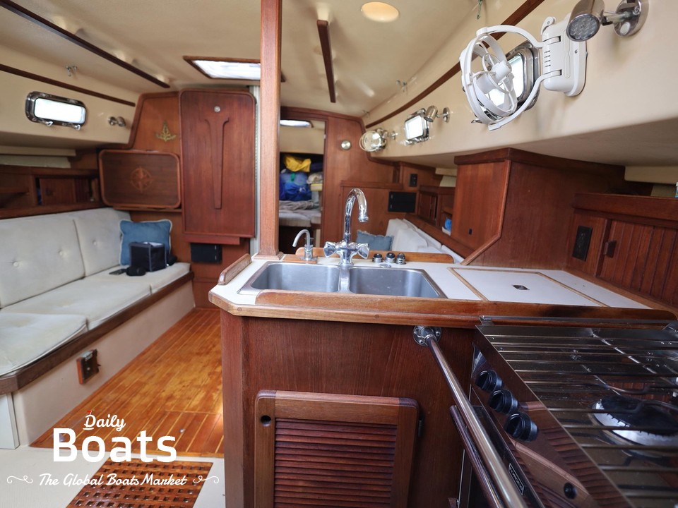 1989 Island Packet 35 for sale. View price, photos and Buy 1989 Island ...