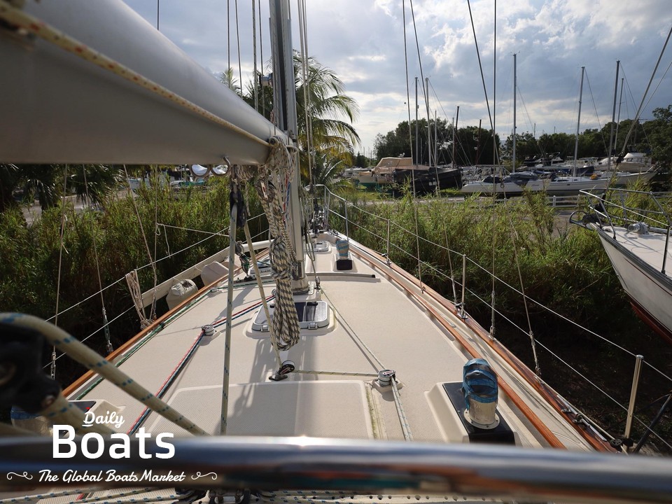 1989 Island Packet 35 for sale. View price, photos and Buy 1989 Island ...