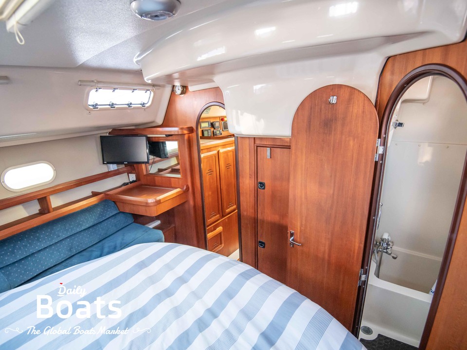 1995 Hunter Passage 42 for sale. View price, photos and Buy 1995 Hunter ...