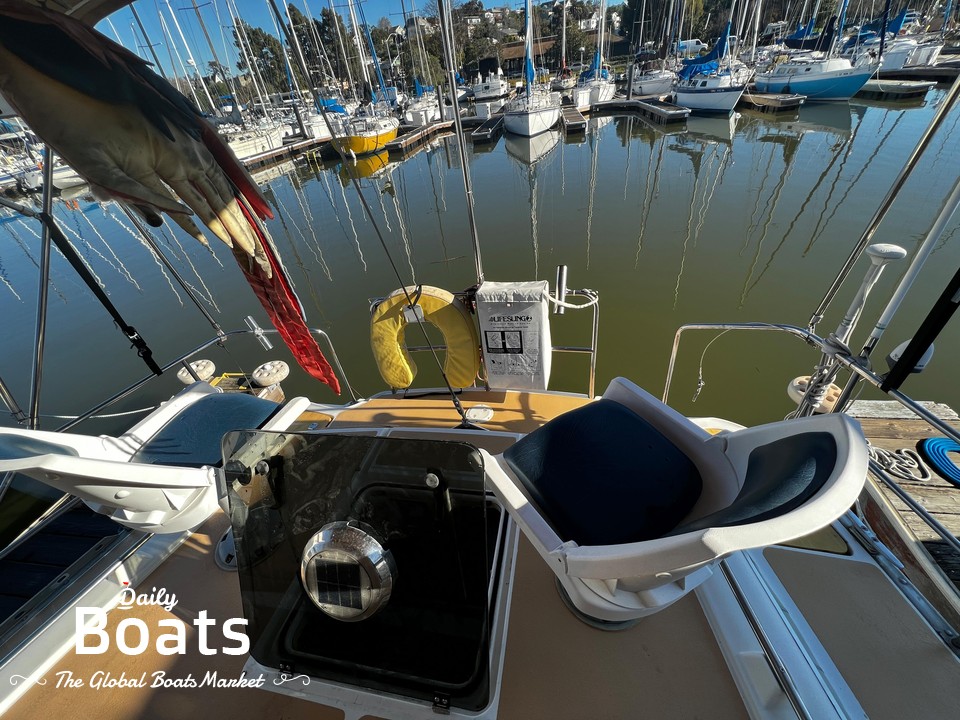 1991 Hunter Passage 42 for sale. View price, photos and Buy 1991 Hunter ...