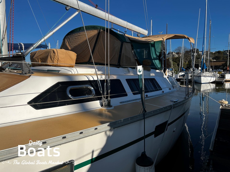 1991 Hunter Passage 42 for sale. View price, photos and Buy 1991 Hunter ...