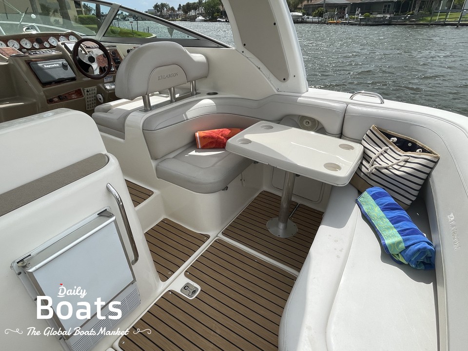 2007 Larson Cabrio 350 for sale. View price, photos and Buy 2007 Larson ...