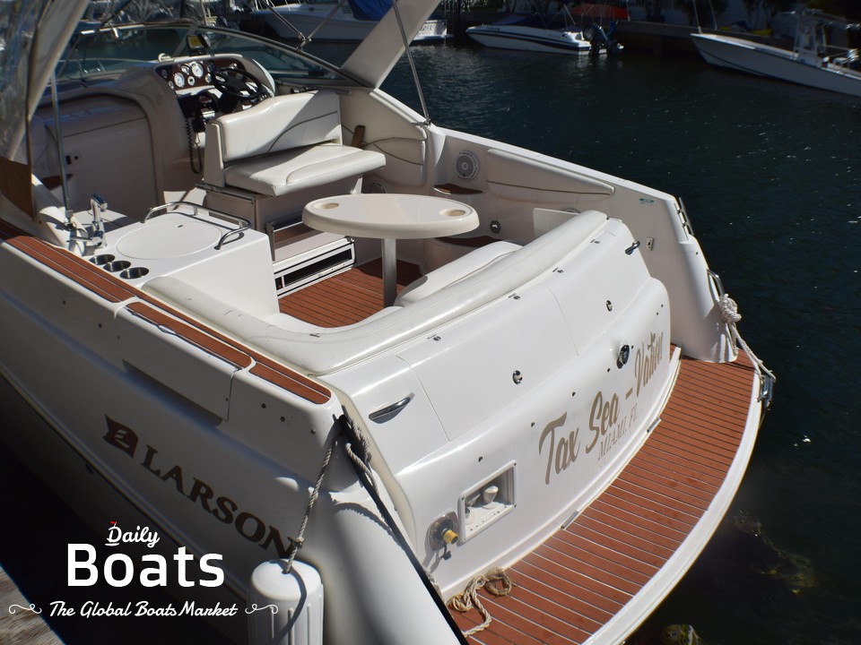 2001 Larson 290 Express Cruiser for sale. View price, photos and Buy ...
