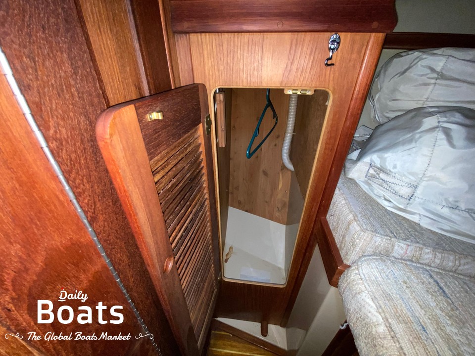 1987 Island Packet 31 for sale. View price, photos and Buy 1987 Island ...