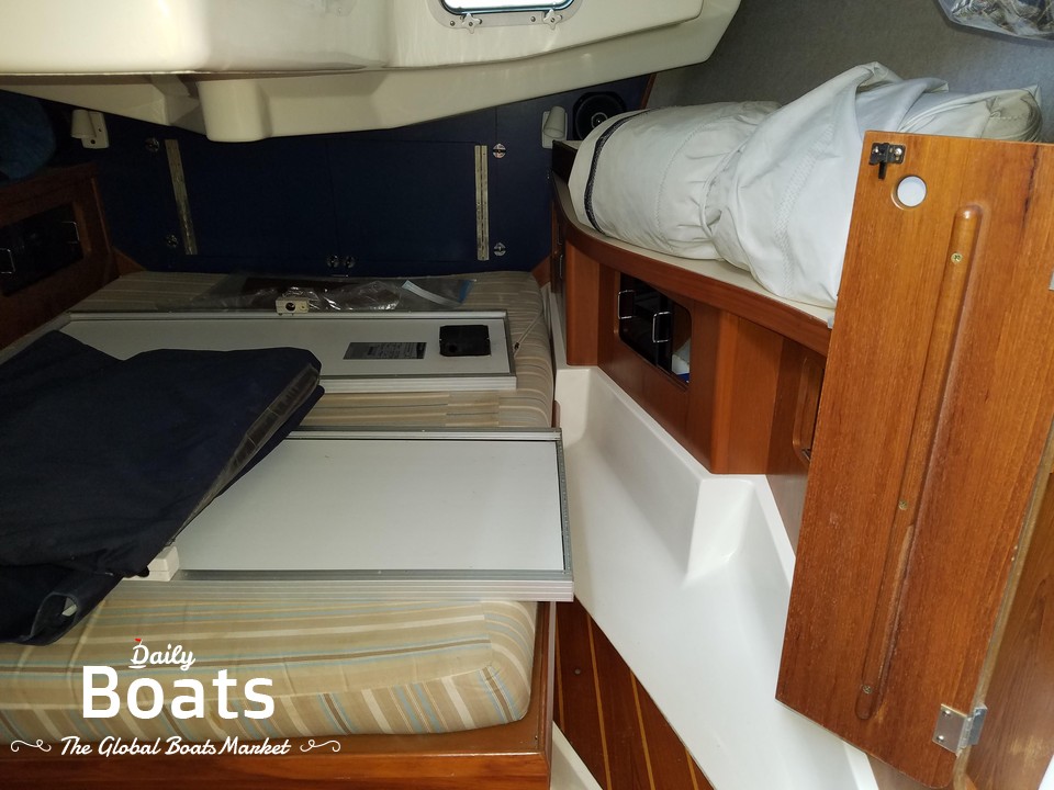 1987 Hunter Legend 37 for sale. View price, photos and Buy 1987 Hunter ...