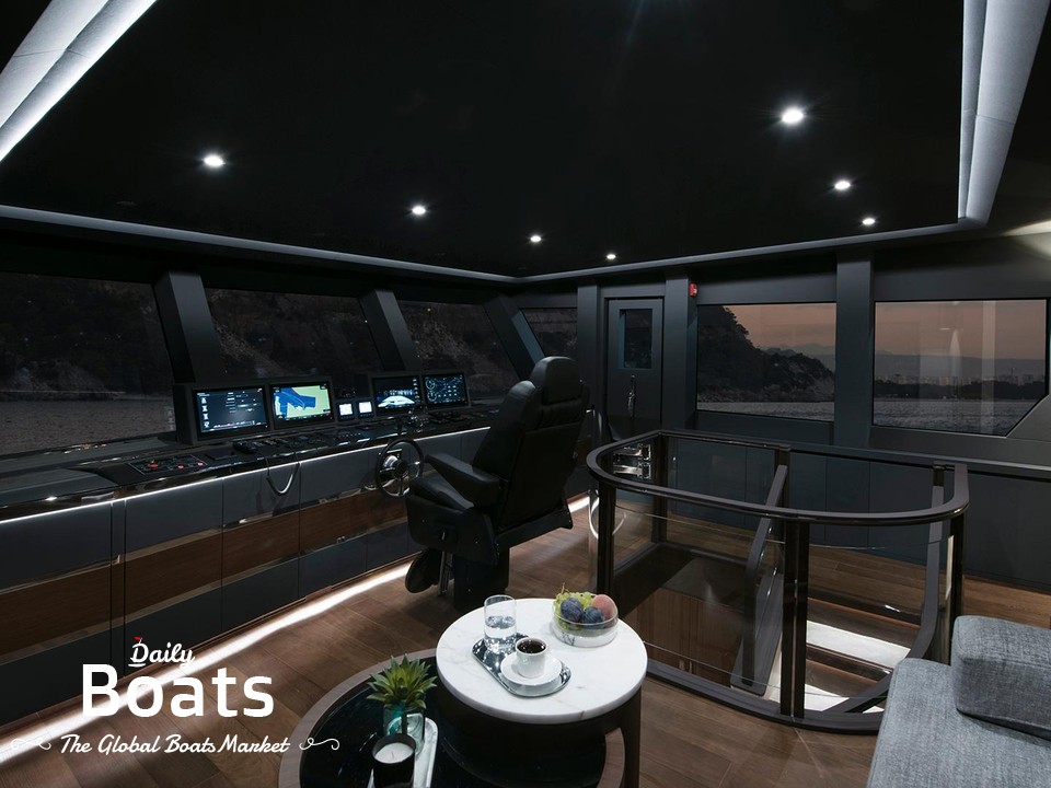 2022 Lazzara Yachts Uhv 87 for sale. View price, photos and Buy 2022 ...