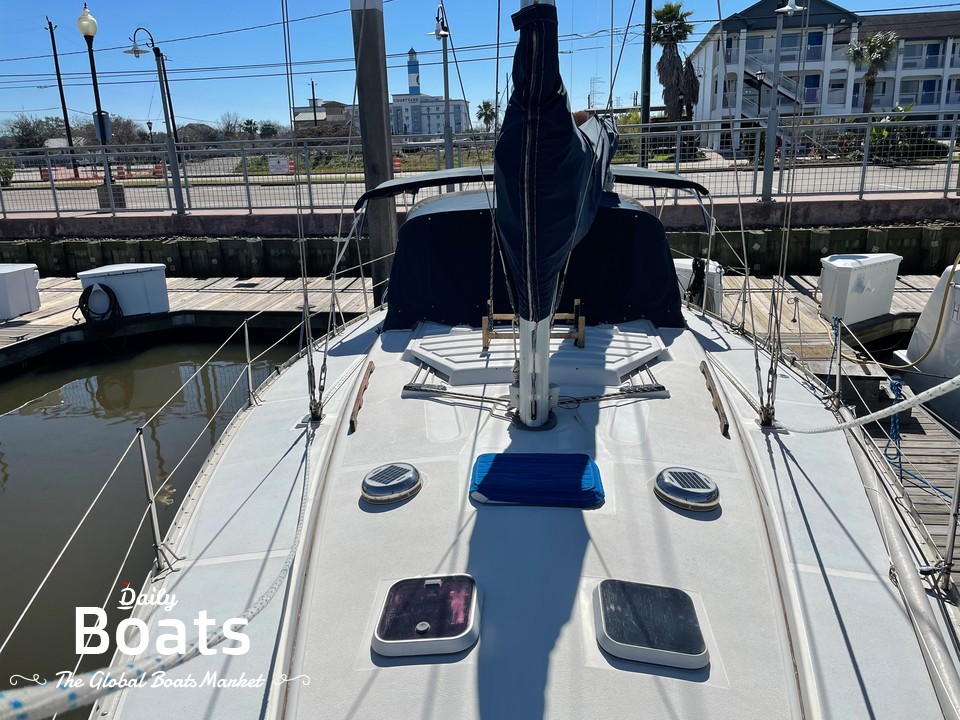 1990 Hunter Legend 40 for sale. View price, photos and Buy 1990 Hunter ...