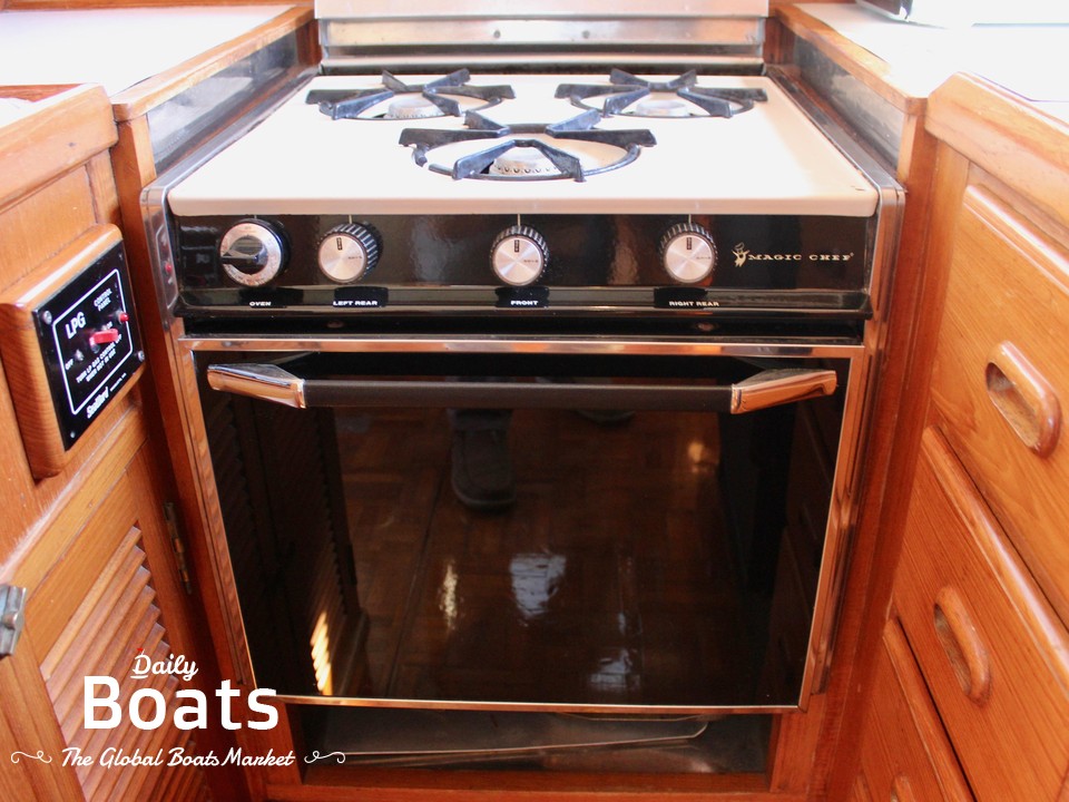 1984 Ocean Alexander 38 for sale. View price, photos and Buy 1984 Ocean ...