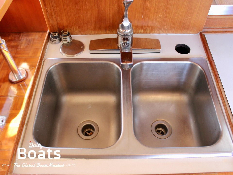 1984 Ocean Alexander 38 for sale. View price, photos and Buy 1984 Ocean ...