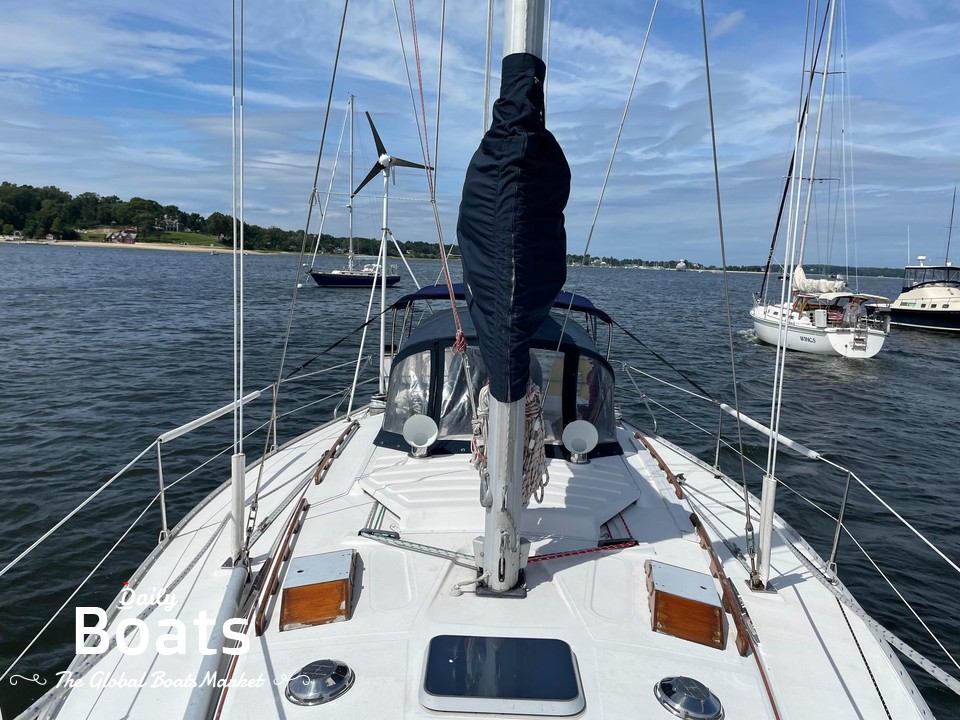 1985 Hunter Legend 40 for sale. View price, photos and Buy 1985 Hunter ...