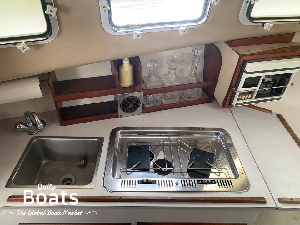 1984 Albin 27 Family Cruiser for sale. View price, photos and Buy 1984 ...