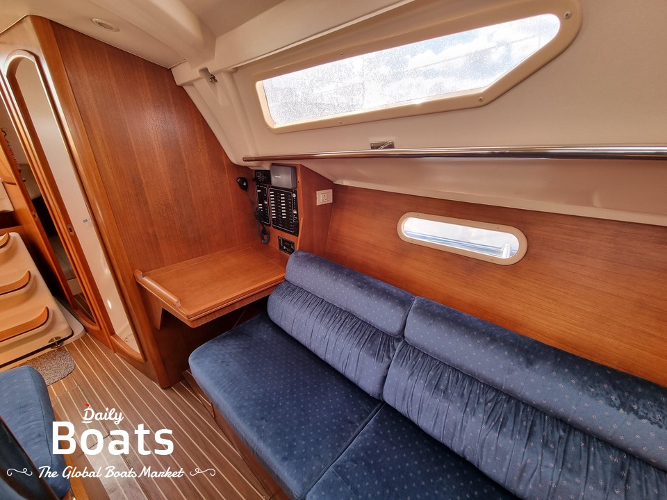 2003 Hunter Legend 326 for sale. View price, photos and Buy 2003 Hunter ...