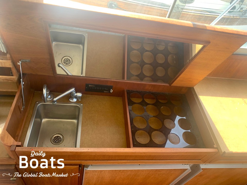 1983 Uniflite 48 Convertible Sport Fisher for sale. View price, photos ...