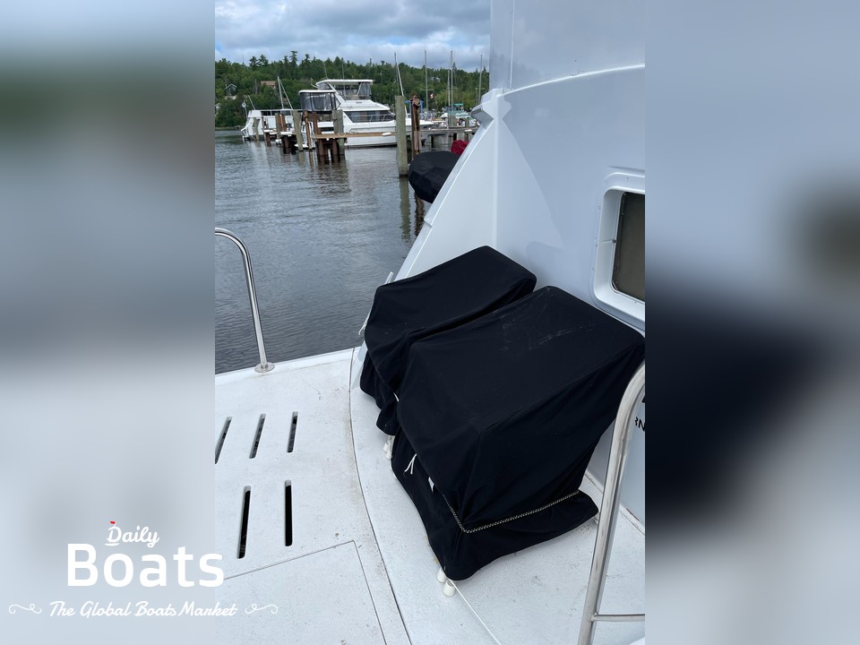 1998 Hatteras 52 Sport Deck Motor Yacht for sale. View price, photos ...