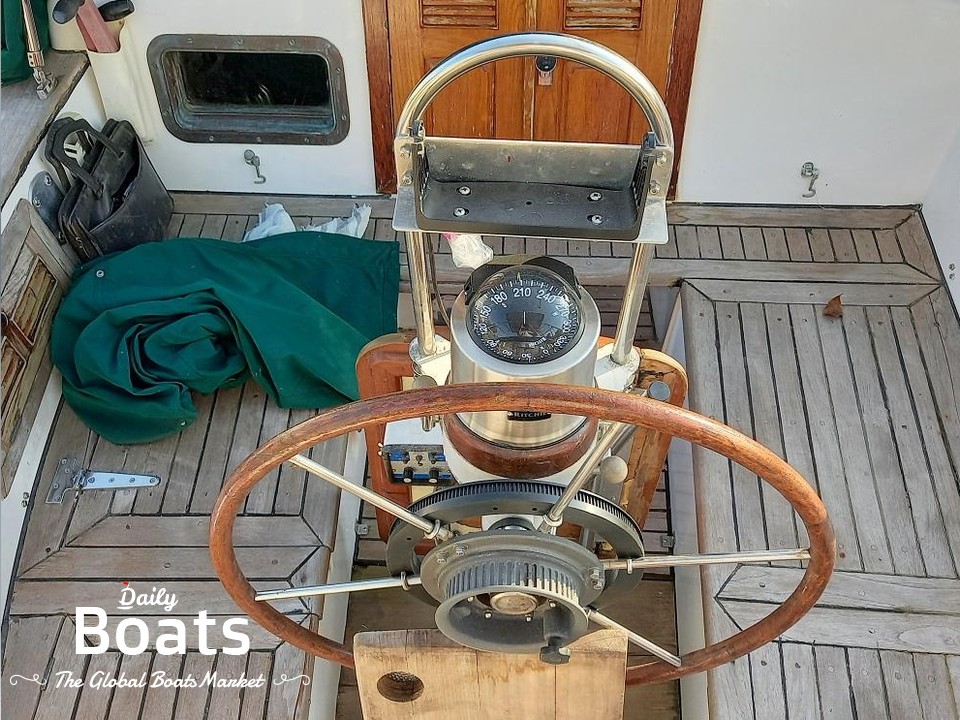 1986 Young Sun 35 Cutter for sale. View price, photos and Buy 1986 ...