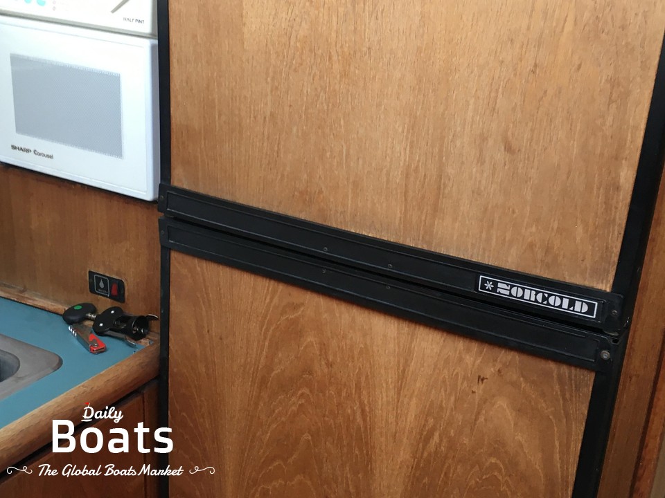 1989 Bayliner 3888 Motoryacht for sale. View price, photos and Buy 1989 ...