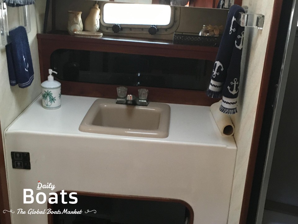 1989 Bayliner 3888 Motoryacht for sale. View price, photos and Buy 1989 ...