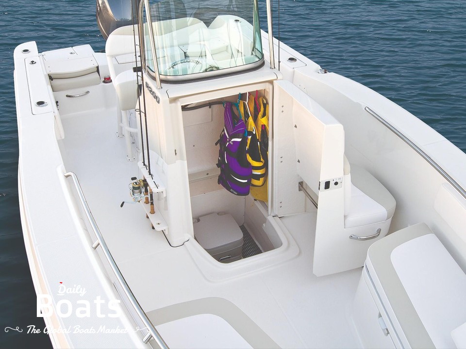 2021 Robalo R200 Center Console for sale. View price, photos and Buy ...