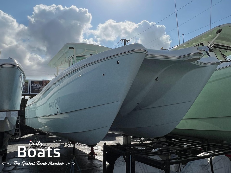 2022 World Cat 325 Cc for sale. View price, photos and Buy 2022 World ...