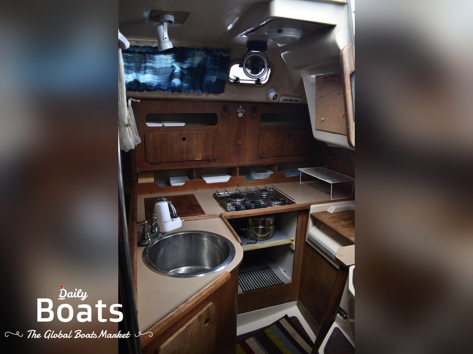 1989 Hunter 33.5 for sale. View price, photos and Buy 1989 Hunter 33.5 ...