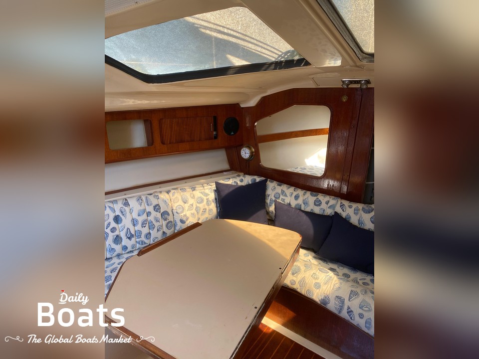 1989 Hunter Vision 32 for sale. View price, photos and Buy 1989 Hunter ...